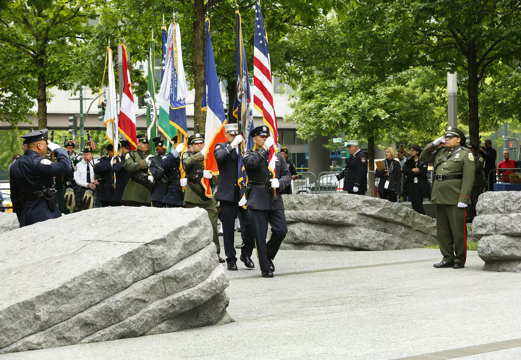 Vo Svetovom obchodnom centre sa otvára nový pamätník z 11. septembra na počesť záchranárov a záchranárov 9612_1
