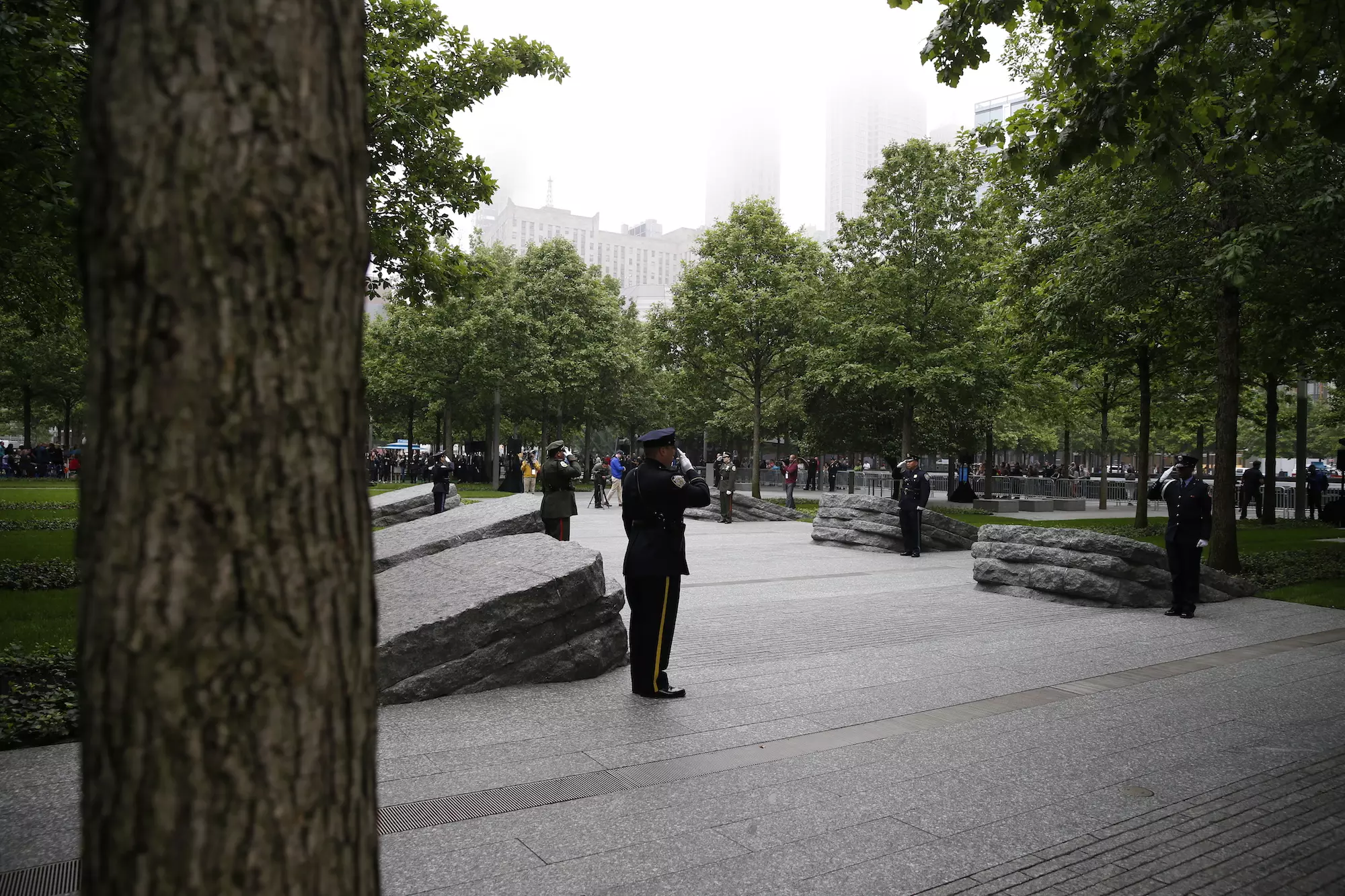 वर्ल्ड ट्रेड सेंटर येथे बचाव आणि पुनर्प्राप्ती कामगारांचा सन्मान करणारे नवीन 9/11 स्मारक उघडले आहे 9612_3