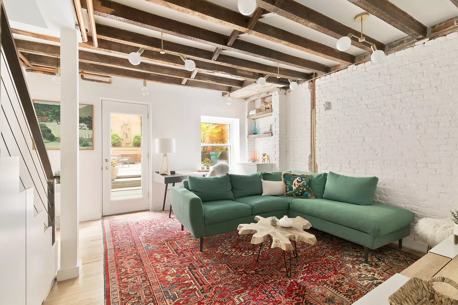 $1.6M Park Slope duplex o lo'o i ai se fa'atulagaga tulaga ese ma se patio pito i tua 9851_1