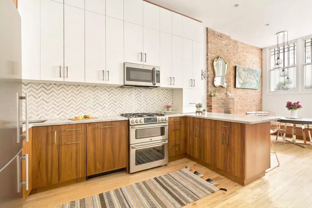 $ 1.6M Park Slope duplexak diseinu berezia eta atzeko patio bikaina ditu 9851_2