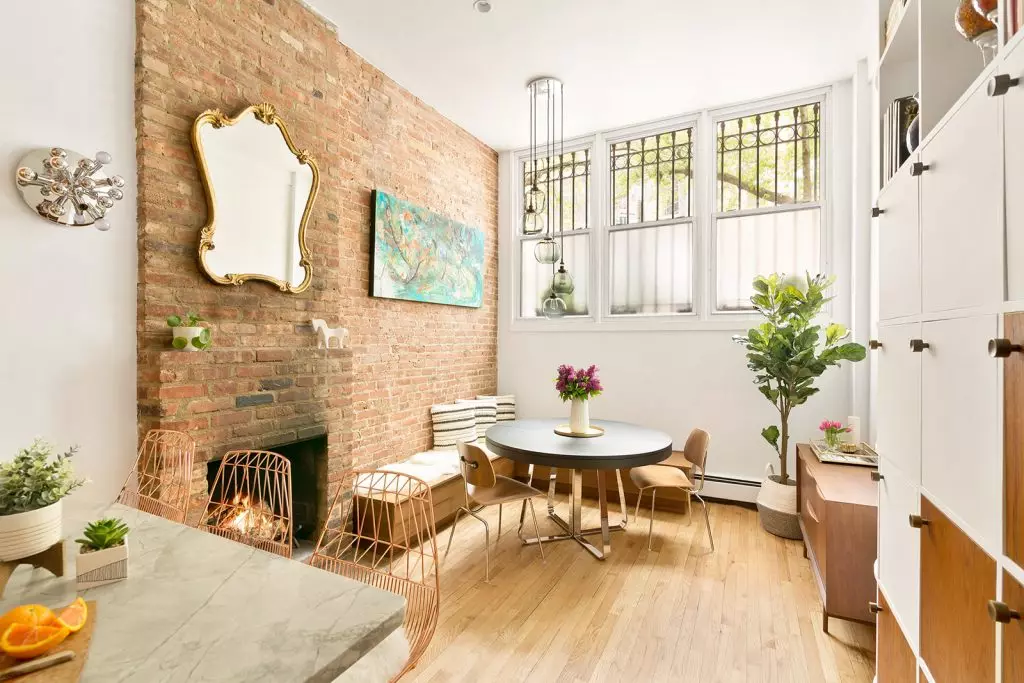 $ 1.6M Park Slope duplex ni ipilẹ alailẹgbẹ ati patio ẹhin nla kan 9851_3