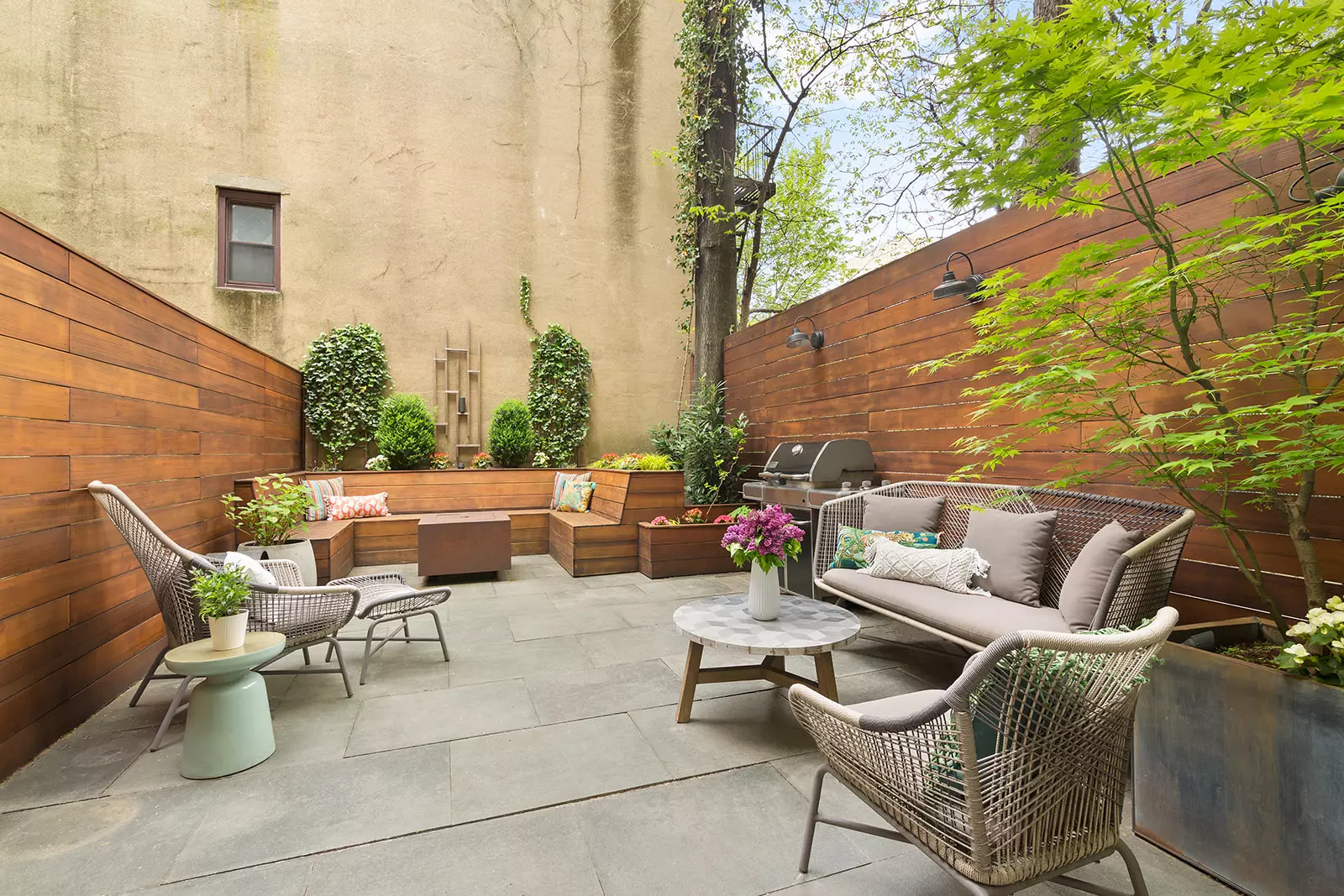 $ 1.6M Park Slope duplex ni ipilẹ alailẹgbẹ ati patio ẹhin nla kan 9851_8