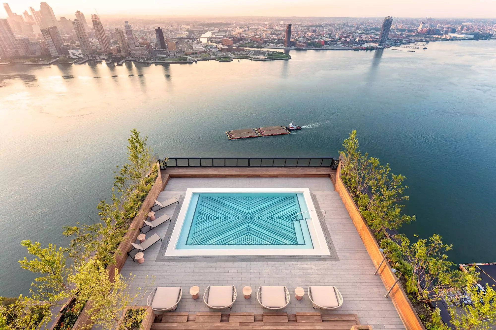 Ouverture d'une piscine sur le toit réservée aux membres dans les American Copper Buildings, avec des frais à partir de 1 600 $ 9865_1