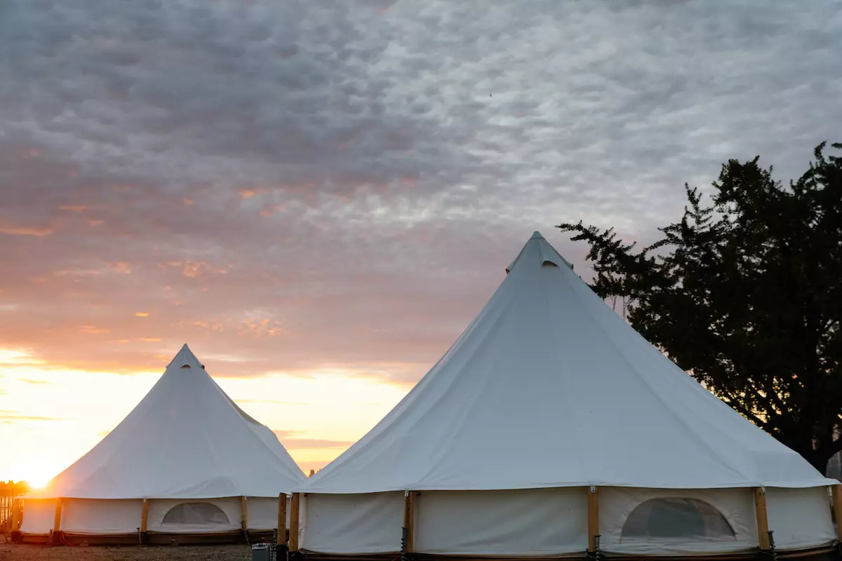 Valdytojų sala, glamping, stovyklavimas