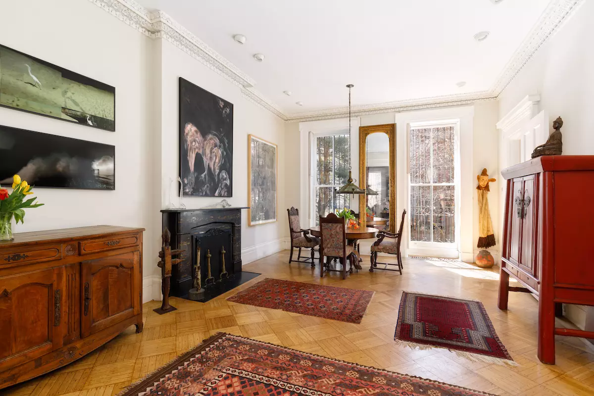 1842 онд баригдсан 9.8 сая долларын өртөгтэй энэхүү Gramercy харш нь хөршийнхөө хамгийн эртний байшингуудын нэг юм. 9950_1