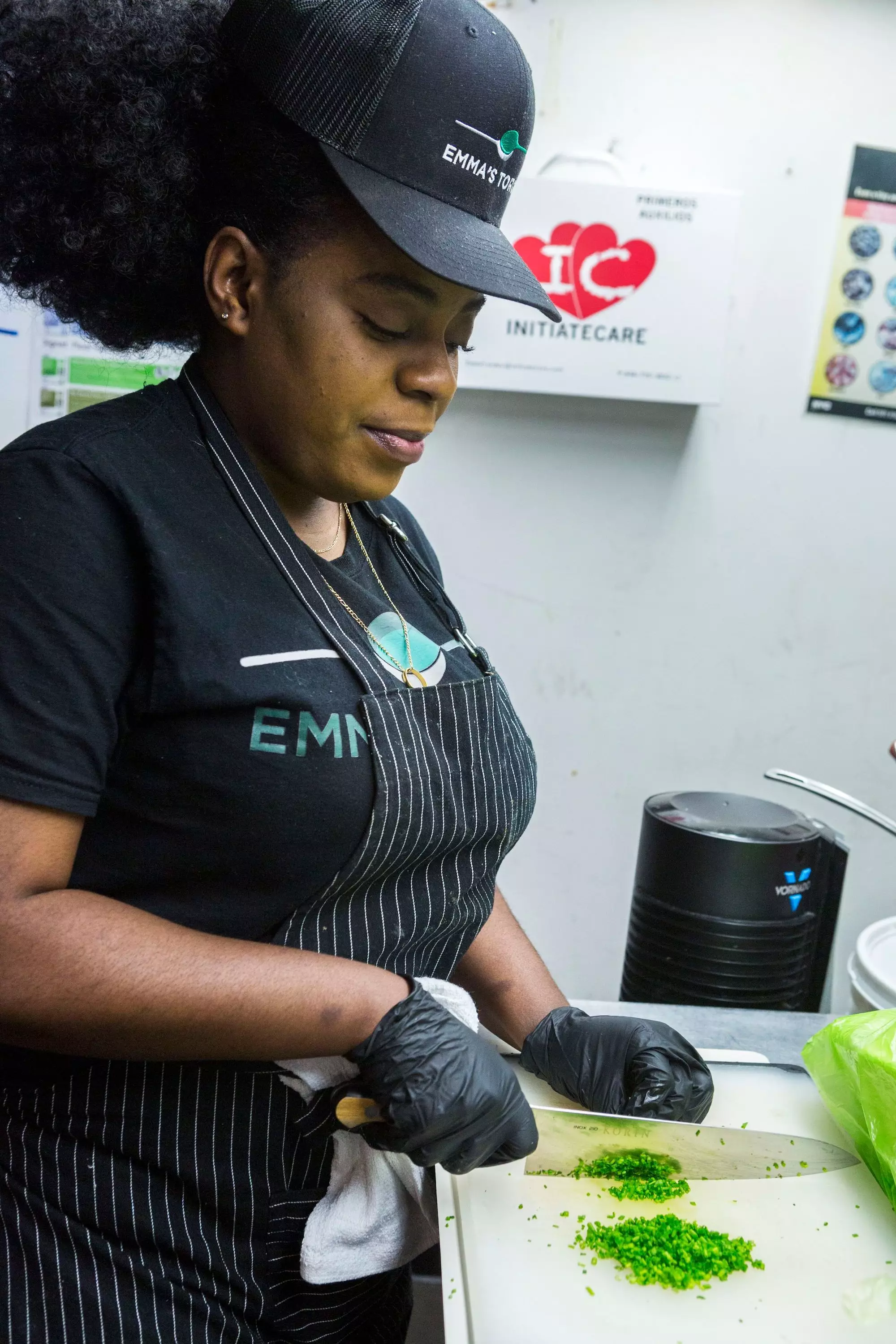 Wo ich arbeite: Wie Kerry Brodie Flüchtlingen durch Essen bei Emma’s Torch in Brooklyn hilft 9964_20